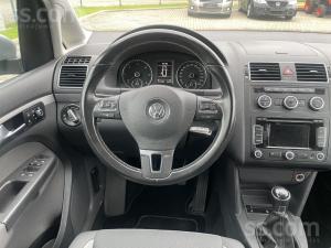 Pelēks Volkswagen Touran 2013 Ogre, ar dzinēja tilpumu 1.60 L un nobraukumu 217 tūkst. km par 6570 €, foto 11 vietnē AUTOMOTO.COM.LV