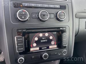 Pelēks Volkswagen Touran 2013 Ogre, ar dzinēja tilpumu 1.60 L un nobraukumu 217 tūkst. km par 6570 €, foto 12 vietnē AUTOMOTO.COM.LV