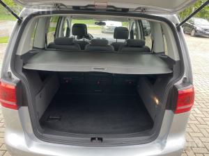 Pelēks Volkswagen Touran 2013 Ogre, ar dzinēja tilpumu 1.60 L un nobraukumu 217 tūkst. km par 6570 €, foto 16 vietnē AUTOMOTO.COM.LV
