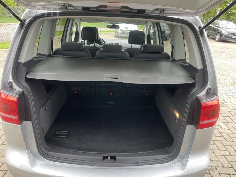 Pelēks Volkswagen Touran 2013 Ogre, ar dzinēja tilpumu 1.60 L un nobraukumu 217 tūkst. km par 6570 €, foto 16 vietnē AUTOMOTO.COM.LV