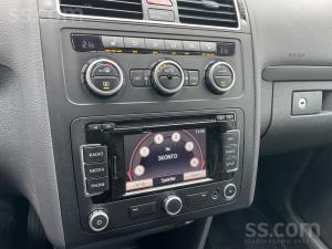 Pelēks Volkswagen Touran 2013 Ogre, ar dzinēja tilpumu 1.60 L un nobraukumu 217 tūkst. km par 6570 €, foto 17 vietnē AUTOMOTO.COM.LV