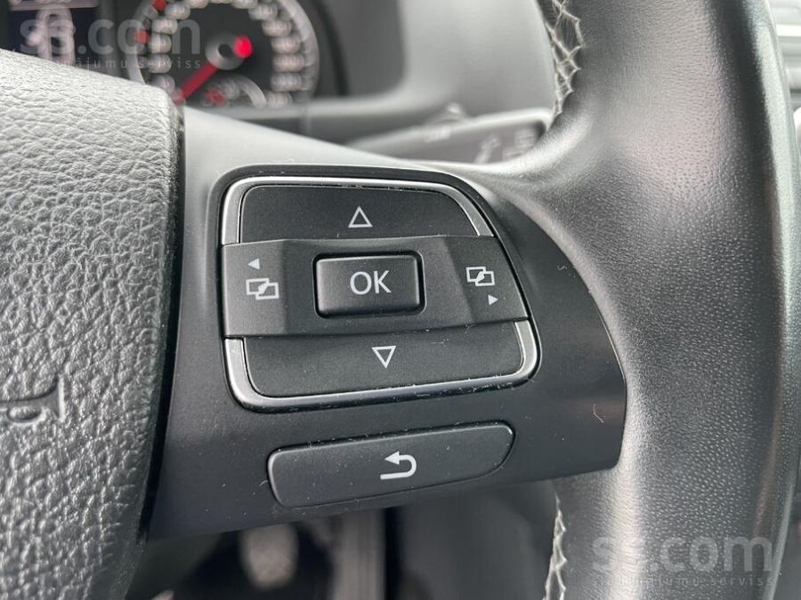Pelēks Volkswagen Touran 2013 Ogre, ar dzinēja tilpumu 1.60 L un nobraukumu 217 tūkst. km par 6570 €, foto 20 vietnē AUTOMOTO.COM.LV