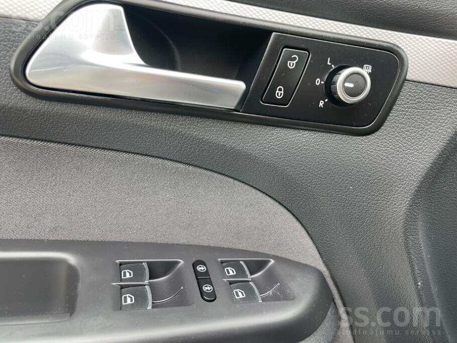Pelēks Volkswagen Touran 2013 Ogre, ar dzinēja tilpumu 1.60 L un nobraukumu 217 tūkst. km par 6570 €, foto 22 vietnē AUTOMOTO.COM.LV