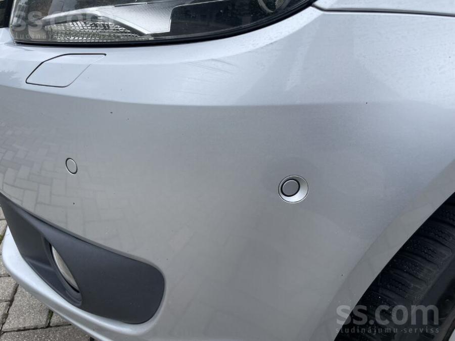 Pelēks Volkswagen Touran 2013 Ogre, ar dzinēja tilpumu 1.60 L un nobraukumu 217 tūkst. km par 6570 €, foto 24 vietnē AUTOMOTO.COM.LV