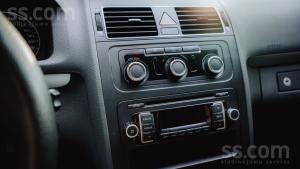 Pelēks Volkswagen Touran 2013 Ogre, ar dzinēja tilpumu 1.60 L un nobraukumu 119 tūkst. km par 6800 €, foto 4 vietnē AUTOMOTO.COM.LV