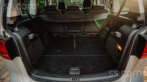 Pelēks Volkswagen Touran 2013 Ogre, ar dzinēja tilpumu 1.60 L un nobraukumu 119 tūkst. km par 6800 €, foto 6 vietnē AUTOMOTO.COM.LV