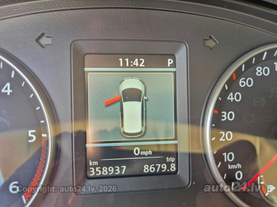 Pelēks Volkswagen Touran 2014 Tallina, ar dzinēja tilpumu 2.00 L un nobraukumu 359 tūkst. km par 6400 €, foto 3 vietnē AUTOMOTO.COM.LV