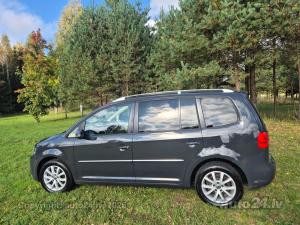 Pelēks Volkswagen Touran 2014 Tallina, ar dzinēja tilpumu 2.00 L un nobraukumu 359 tūkst. km par 6400 €, foto 8 vietnē AUTOMOTO.COM.LV