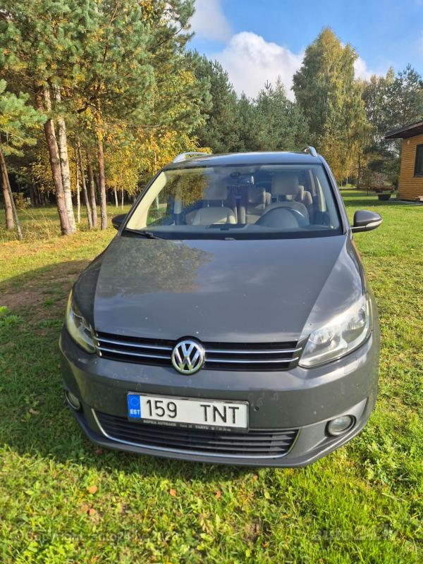 Pelēks Volkswagen Touran 2014 Tallina, ar dzinēja tilpumu 2.00 L un nobraukumu 359 tūkst. km par 6400 €, foto 10 vietnē AUTOMOTO.COM.LV