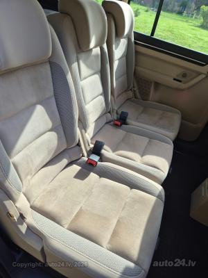 Pelēks Volkswagen Touran 2014 Tallina, ar dzinēja tilpumu 2.00 L un nobraukumu 359 tūkst. km par 6400 €, foto 12 vietnē AUTOMOTO.COM.LV