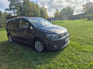 Pelēks Volkswagen Touran 2014 Tallina, ar dzinēja tilpumu 2.00 L un nobraukumu 359 tūkst. km par 6400 €, foto 17 vietnē AUTOMOTO.COM.LV