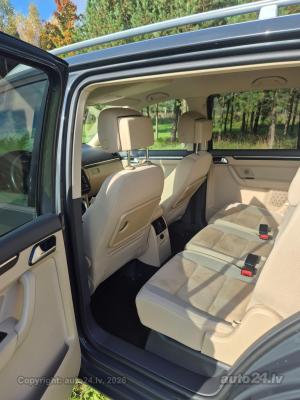 Pelēks Volkswagen Touran 2014 Tallina, ar dzinēja tilpumu 2.00 L un nobraukumu 359 tūkst. km par 6400 €, foto 21 vietnē AUTOMOTO.COM.LV