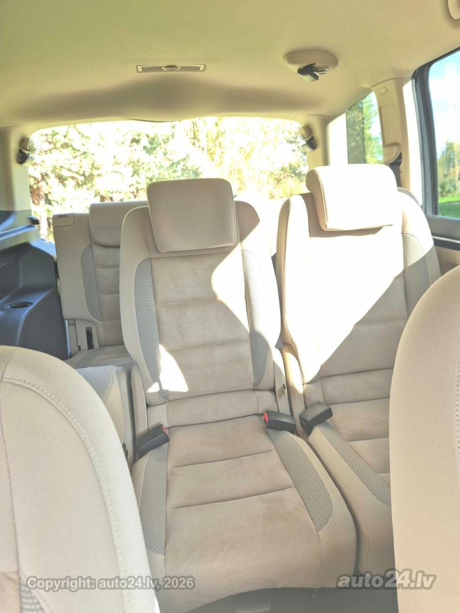 Pelēks Volkswagen Touran 2014 Tallina, ar dzinēja tilpumu 2.00 L un nobraukumu 359 tūkst. km par 6400 €, foto 22 vietnē AUTOMOTO.COM.LV