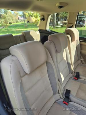 Pelēks Volkswagen Touran 2014 Tallina, ar dzinēja tilpumu 2.00 L un nobraukumu 359 tūkst. km par 6400 €, foto 23 vietnē AUTOMOTO.COM.LV