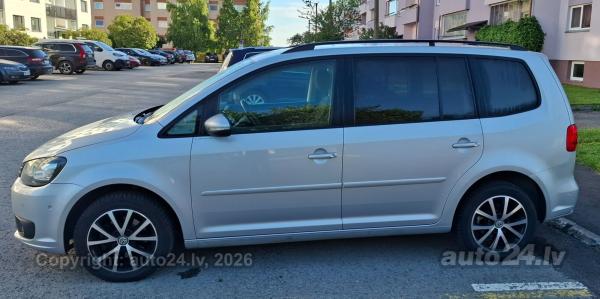 Grey Volkswagen Touran 2014 in Tallinn, with an engine capacity of 1.60 L and mileage of 267 thousand km for 6900 €, photo 5 on AUTOMOTO.COM.LV