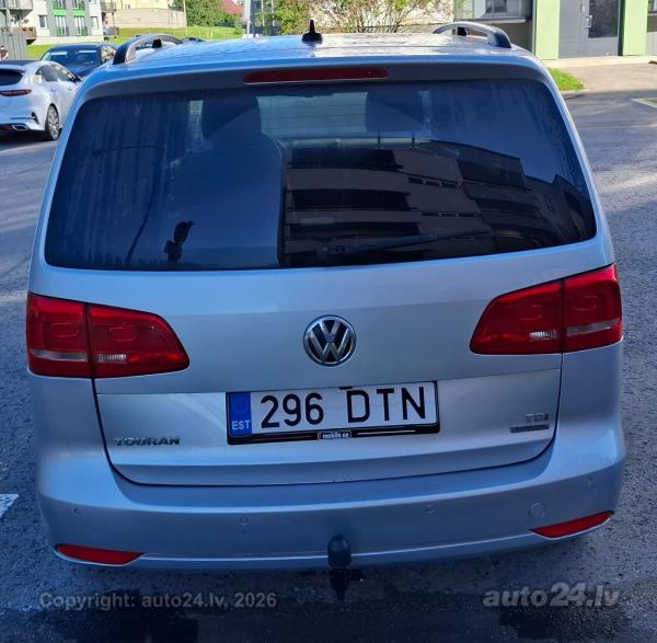 Grey Volkswagen Touran 2014 in Tallinn, with an engine capacity of 1.60 L and mileage of 267 thousand km for 6900 €, photo 7 on AUTOMOTO.COM.LV
