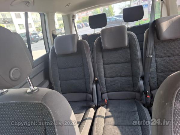 Grey Volkswagen Touran 2014 in Tallinn, with an engine capacity of 1.60 L and mileage of 267 thousand km for 6900 €, photo 11 on AUTOMOTO.COM.LV