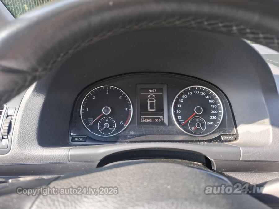 Pelēks Volkswagen Touran 2014 Tallina, ar dzinēja tilpumu 1.60 L un nobraukumu 267 tūkst. km par 6900 €, foto 14 vietnē AUTOMOTO.COM.LV