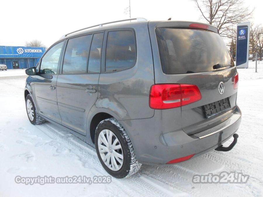 Pelēks Volkswagen Touran 2015 Viljandi, ar dzinēja tilpumu 1.60 L un nobraukumu 198 tūkst. km par 8490 €, foto 4 vietnē AUTOMOTO.COM.LV