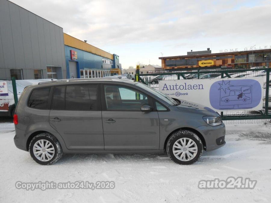 Pelēks Volkswagen Touran 2015 Viljandi, ar dzinēja tilpumu 1.60 L un nobraukumu 198 tūkst. km par 8490 €, foto 15 vietnē AUTOMOTO.COM.LV
