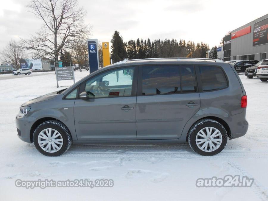 Pelēks Volkswagen Touran 2015 Viljandi, ar dzinēja tilpumu 1.60 L un nobraukumu 198 tūkst. km par 8490 €, foto 16 vietnē AUTOMOTO.COM.LV