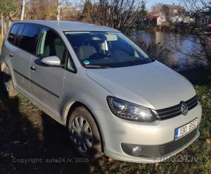 Pelēks Volkswagen Touran 2015 Narva, ar dzinēja tilpumu 1.60 L un nobraukumu 175 tūkst. km par 9600 €, foto 4 vietnē AUTOMOTO.COM.LV