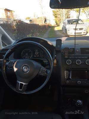 Pelēks Volkswagen Touran 2015 Narva, ar dzinēja tilpumu 1.60 L un nobraukumu 175 tūkst. km par 9600 €, foto 12 vietnē AUTOMOTO.COM.LV