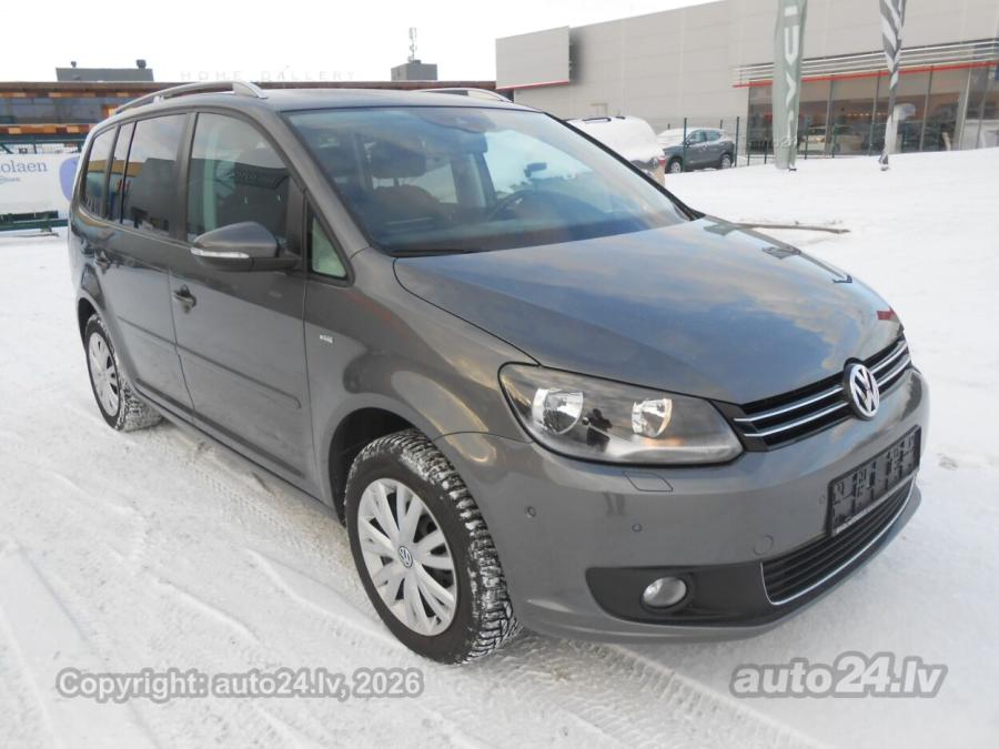 Grey Volkswagen Touran 2015 in Viljandi, with an engine capacity of 1.60 L and mileage of 198 thousand km for 8490 €, photo 3 on AUTOMOTO.COM.LV