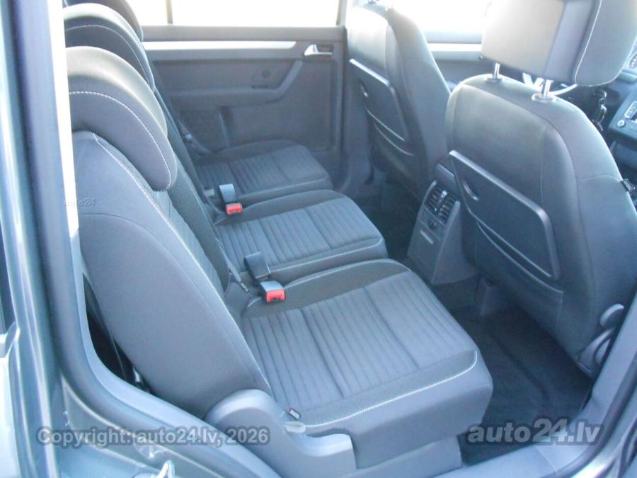 Grey Volkswagen Touran 2015 in Viljandi, with an engine capacity of 1.60 L and mileage of 198 thousand km for 8490 €, photo 10 on AUTOMOTO.COM.LV