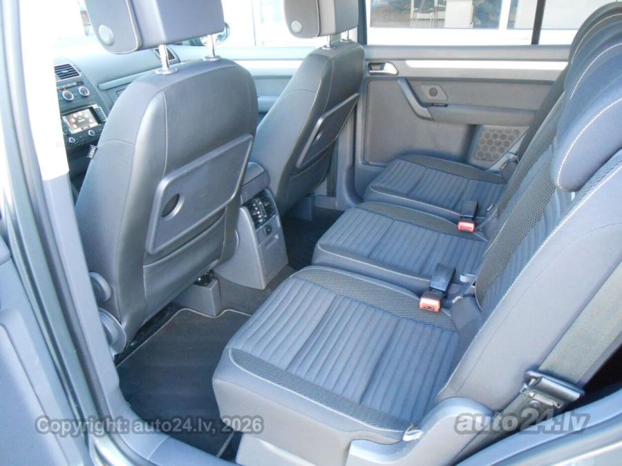 Grey Volkswagen Touran 2015 in Viljandi, with an engine capacity of 1.60 L and mileage of 198 thousand km for 8490 €, photo 8 on AUTOMOTO.COM.LV