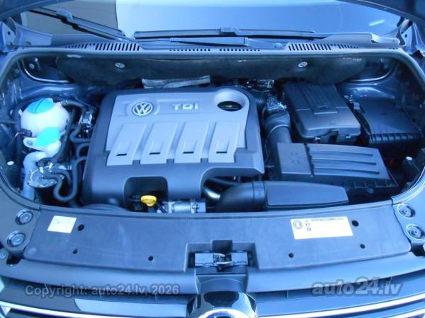 Grey Volkswagen Touran 2015 in Viljandi, with an engine capacity of 1.60 L and mileage of 198 thousand km for 8490 €, photo 11 on AUTOMOTO.COM.LV
