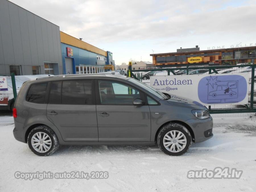 Grey Volkswagen Touran 2015 in Viljandi, with an engine capacity of 1.60 L and mileage of 198 thousand km for 8490 €, photo 15 on AUTOMOTO.COM.LV