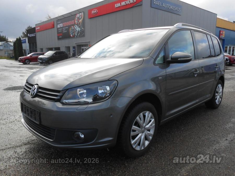 Grey Volkswagen Touran 2015 in Viljandi, with an engine capacity of 1.60 L and mileage of 198 thousand km for 8490 €, photo 1 on AUTOMOTO.COM.LV