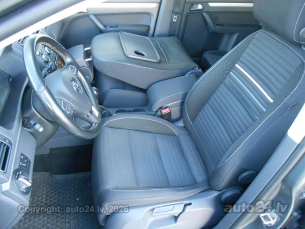 Grey Volkswagen Touran 2015 in Viljandi, with an engine capacity of 1.60 L and mileage of 198 thousand km for 8490 €, photo 7 on AUTOMOTO.COM.LV