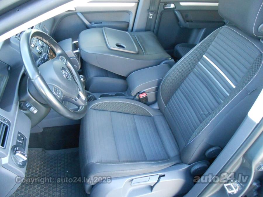 Grey Volkswagen Touran 2015 in Viljandi, with an engine capacity of 1.60 L and mileage of 198 thousand km for 8490 €, photo 7 on AUTOMOTO.COM.LV