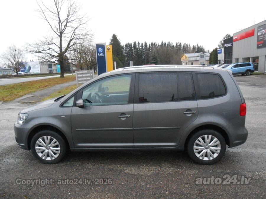 Grey Volkswagen Touran 2015 in Viljandi, with an engine capacity of 1.60 L and mileage of 198 thousand km for 8490 €, photo 16 on AUTOMOTO.COM.LV