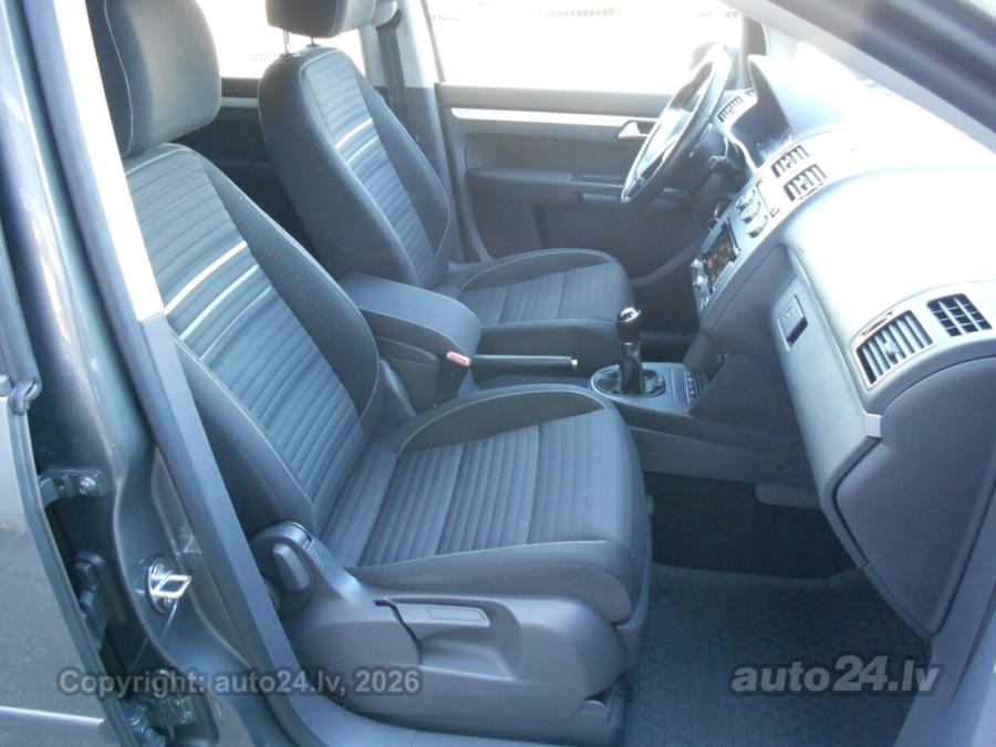 Grey Volkswagen Touran 2015 in Viljandi, with an engine capacity of 1.60 L and mileage of 198 thousand km for 8490 €, photo 9 on AUTOMOTO.COM.LV
