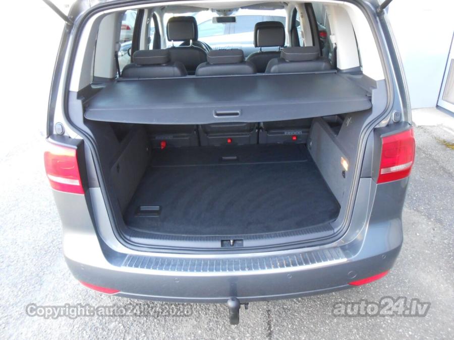 Grey Volkswagen Touran 2015 in Viljandi, with an engine capacity of 1.60 L and mileage of 198 thousand km for 8490 €, photo 13 on AUTOMOTO.COM.LV