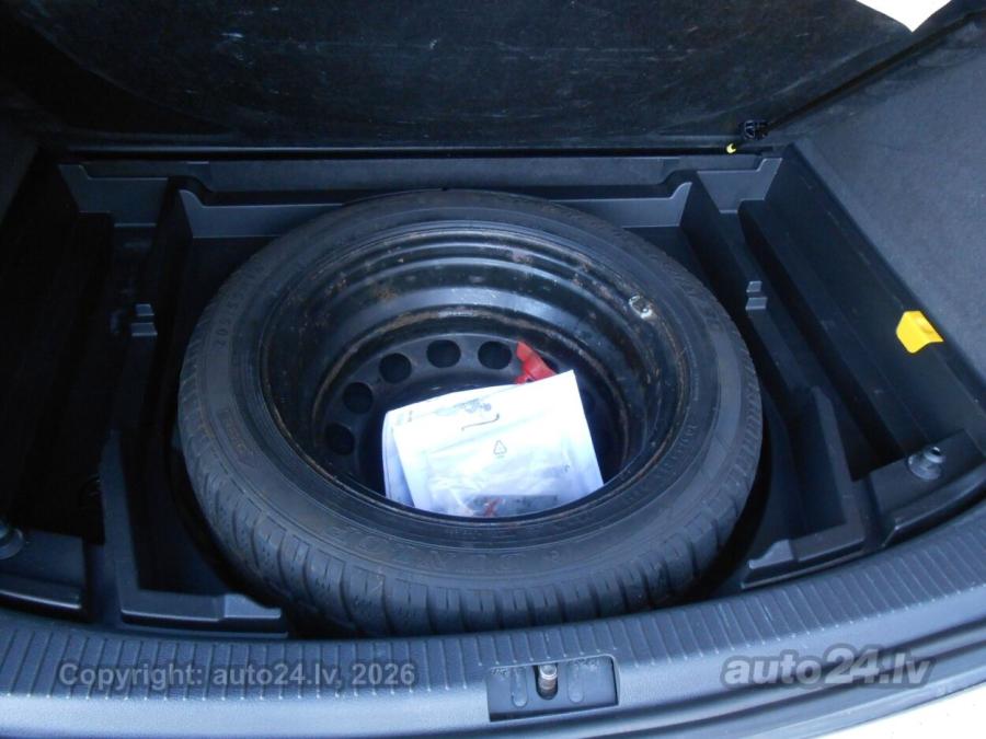 Grey Volkswagen Touran 2015 in Viljandi, with an engine capacity of 1.60 L and mileage of 198 thousand km for 8490 €, photo 14 on AUTOMOTO.COM.LV