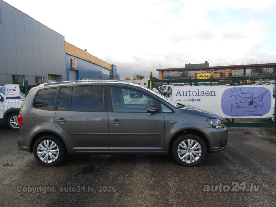 Grey Volkswagen Touran 2015 in Viljandi, with an engine capacity of 1.60 L and mileage of 198 thousand km for 8490 €, photo 15 on AUTOMOTO.COM.LV