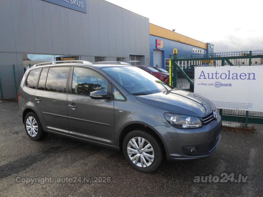 Grey Volkswagen Touran 2015 in Viljandi, with an engine capacity of 1.60 L and mileage of 198 thousand km for 8490 €, photo 17 on AUTOMOTO.COM.LV