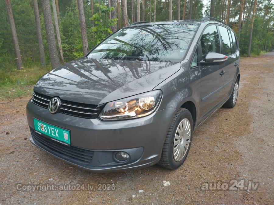 Grey Volkswagen Touran 2015 in Tallinn, with an engine capacity of 1.60 L and mileage of 147 thousand km for 9900 €, photo 1 on AUTOMOTO.COM.LV