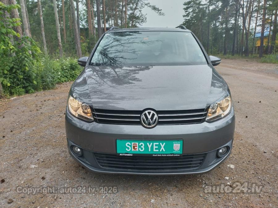 Grey Volkswagen Touran 2015 in Tallinn, with an engine capacity of 1.60 L and mileage of 147 thousand km for 9900 €, photo 3 on AUTOMOTO.COM.LV