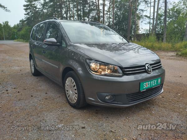 Grey Volkswagen Touran 2015 in Tallinn, with an engine capacity of 1.60 L and mileage of 147 thousand km for 9900 €, photo 3 on AUTOMOTO.COM.LV