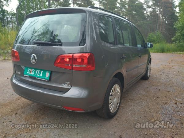 Grey Volkswagen Touran 2015 in Tallinn, with an engine capacity of 1.60 L and mileage of 147 thousand km for 9900 €, photo 4 on AUTOMOTO.COM.LV