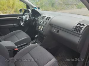 Grey Volkswagen Touran 2015 in Tallinn, with an engine capacity of 1.60 L and mileage of 147 thousand km for 9900 €, photo 7 on AUTOMOTO.COM.LV