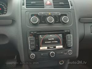 Grey Volkswagen Touran 2015 in Tallinn, with an engine capacity of 1.60 L and mileage of 147 thousand km for 9900 €, photo 10 on AUTOMOTO.COM.LV