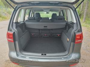 Grey Volkswagen Touran 2015 in Tallinn, with an engine capacity of 1.60 L and mileage of 147 thousand km for 9900 €, photo 13 on AUTOMOTO.COM.LV