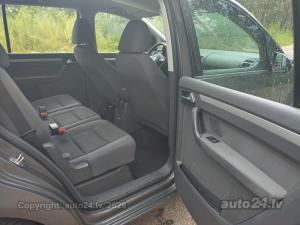 Grey Volkswagen Touran 2015 in Tallinn, with an engine capacity of 1.60 L and mileage of 147 thousand km for 9900 €, photo 14 on AUTOMOTO.COM.LV