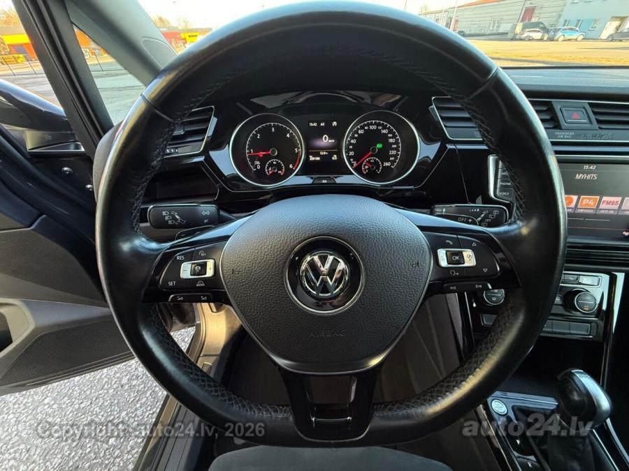 Grey Volkswagen Touran 2016 in Tartu, with an engine capacity of 2.00 L and mileage of 209 thousand km for 15999 €, photo 6 on AUTOMOTO.COM.LV